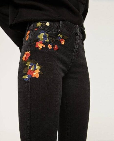 25 Wonderful Embroidered Jeans Outfits - The Cuddl