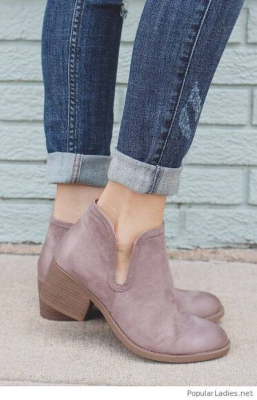 Stylish Ankle Boots Outfits That Are A Must This Fall Season
