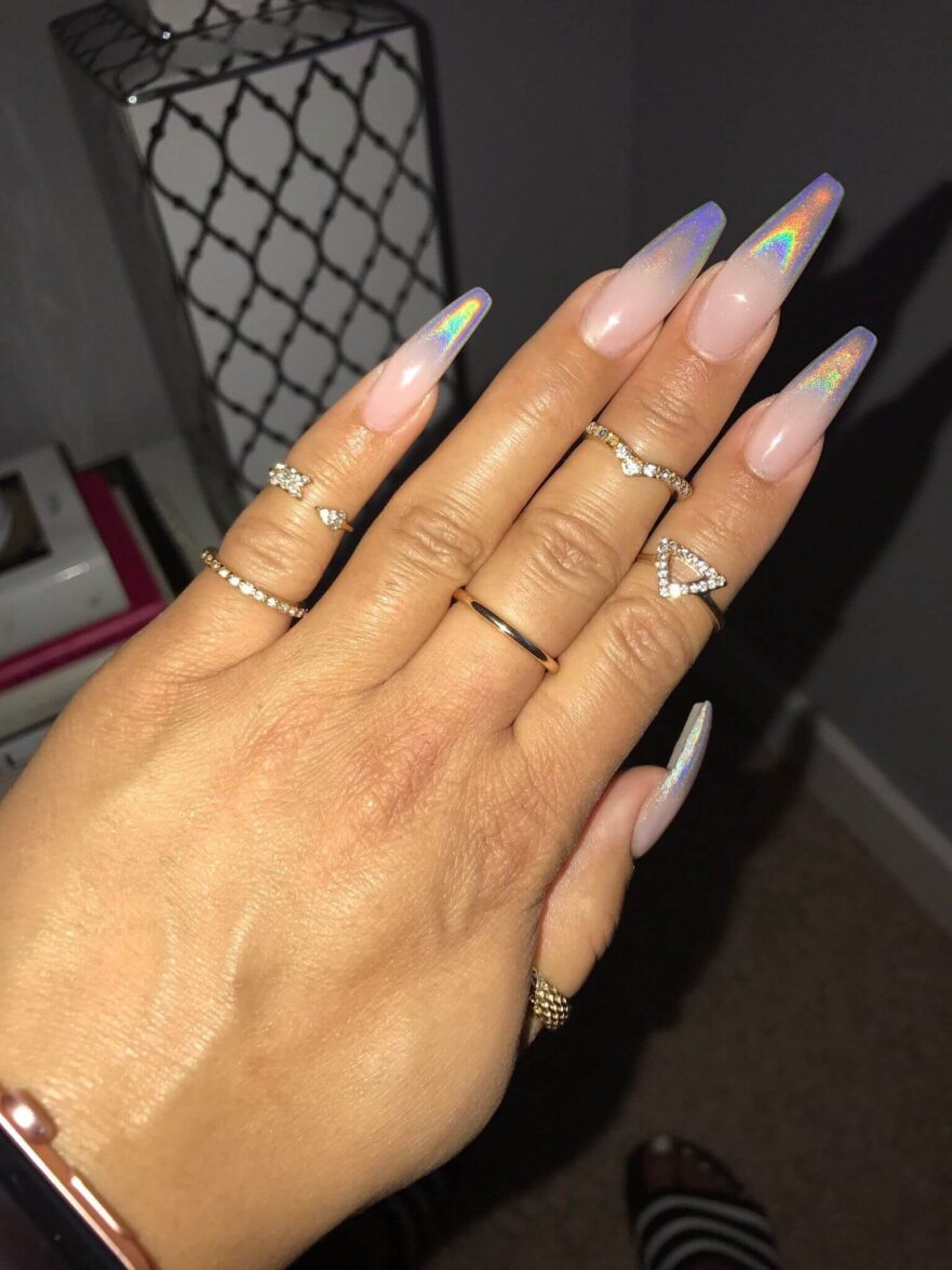 Stunning Holographic Nail Ideas for Eye-Catching Manicures