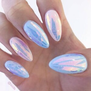 Stunning Holographic Nail Ideas for Eye-Catching Manicures