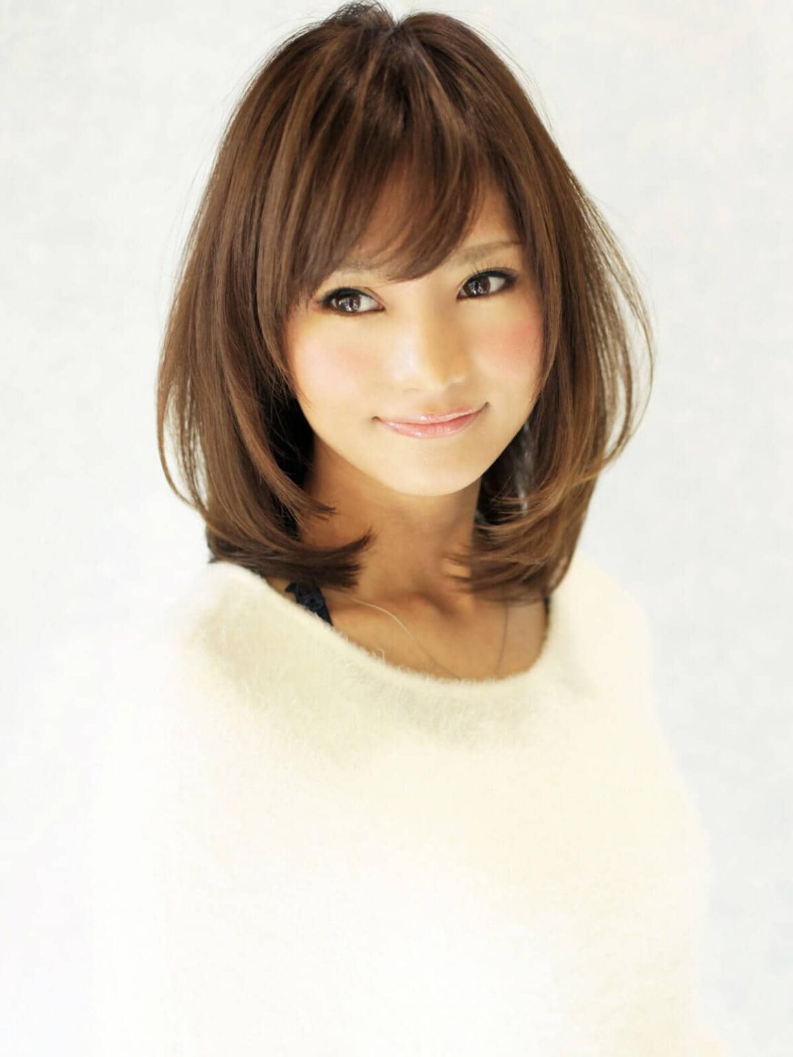 47+ Fresh Hairstyle Ideas with Side Bangs for 2023