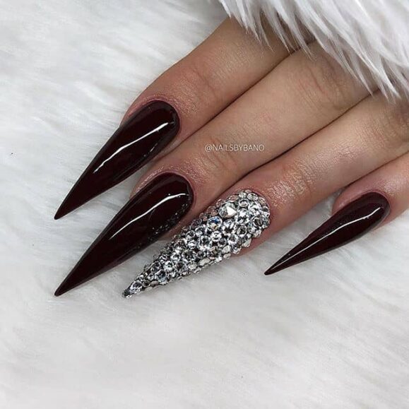 Stylish Pointy Acrylic Nails: Stunning Stiletto Designs
